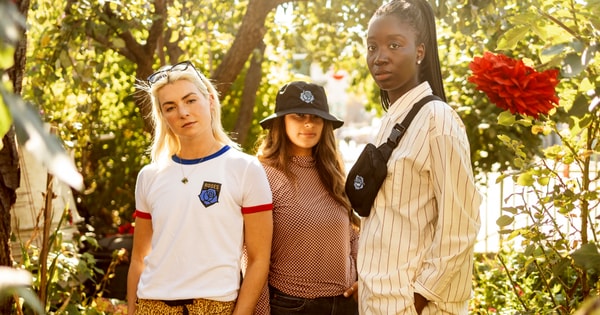 Les Roses de Montréal: le soccer féminin sort ses épines | Grenier aux ...