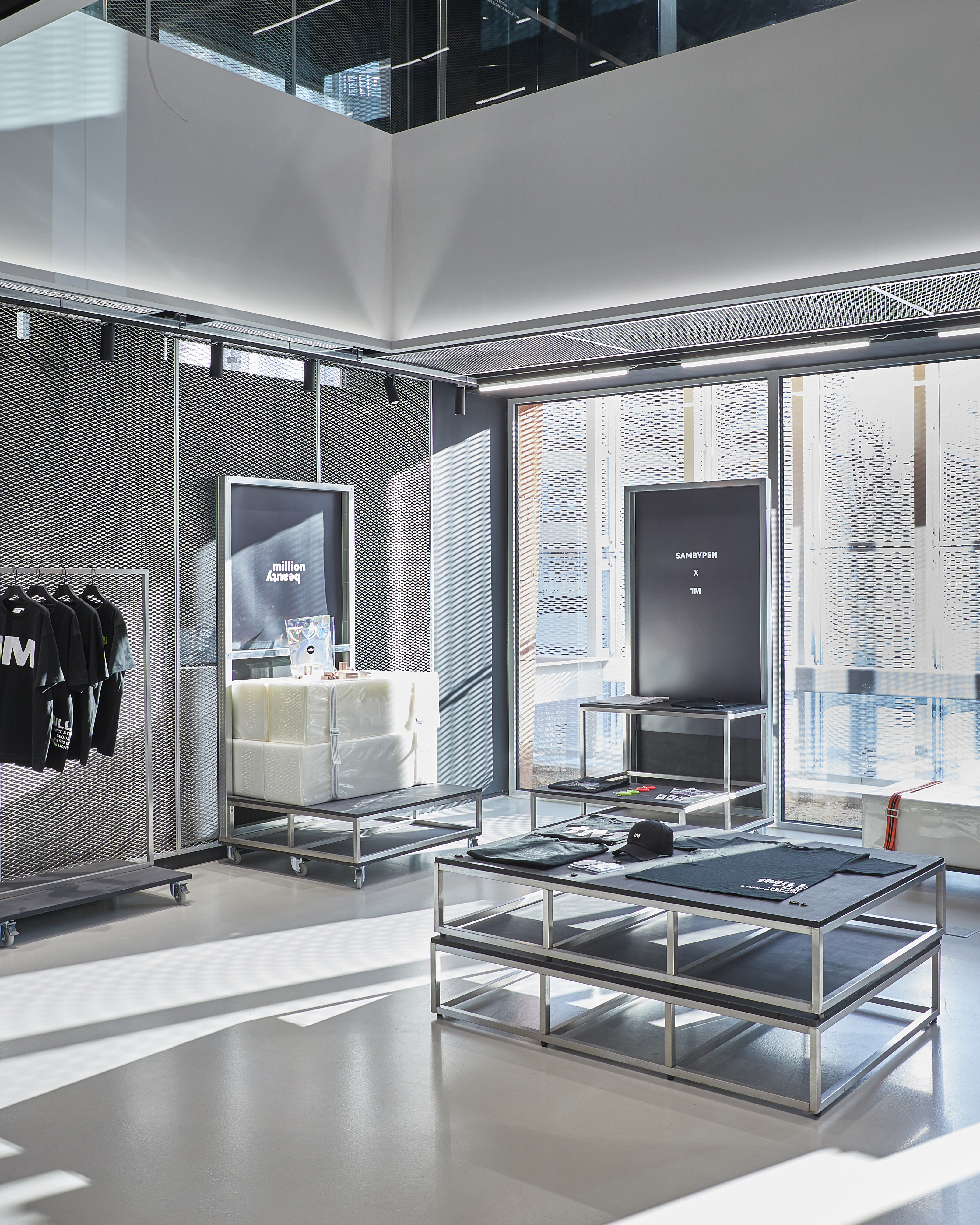 TUX Creative Co. signe le branding d'un studio de danse urbaine de Séoul | Grenier aux nouvelles